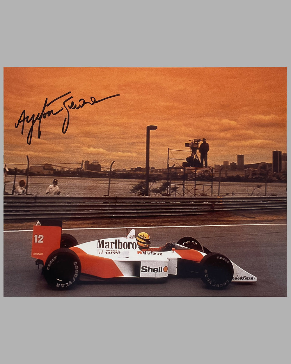 Autographed Memorabilia - l'art et l'automobile